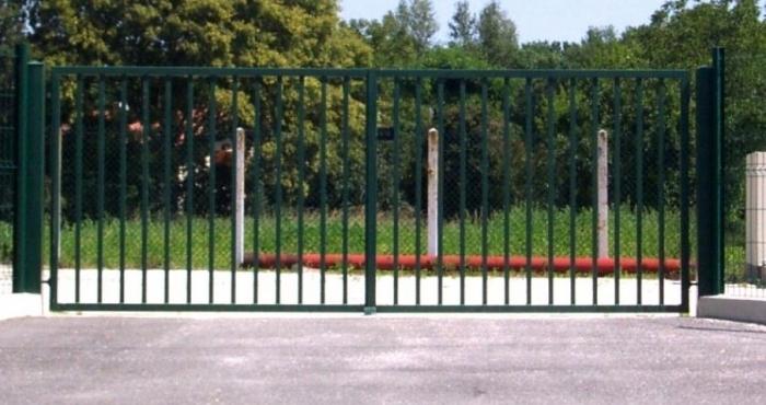 PORTAIL PIVOTANT BARREAUDE MEDIUM - Produits Métallurgiques